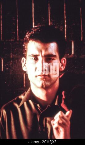 CLOSE MY EYES (1991) CLIVE OWEN, SASKIA REEVES CLME 020 Stock Photo - Alamy