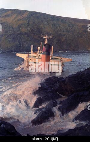 The stricken oil tanker MV Braer, off the Shetland coast Stock Photo ...