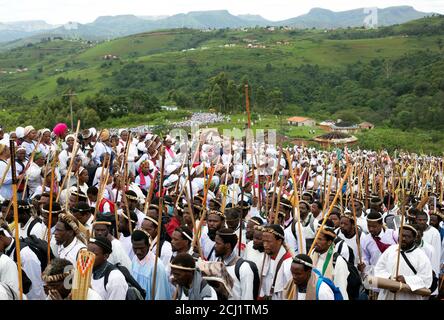 Members Shembe faith (Nazareth Baptist Church) a religious hybrid Stock ...