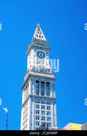 A vertical shot of a Custom House Tower in Boston under a clear sky ...