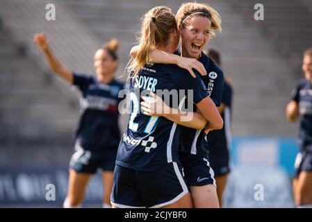 Julie Soyer of Paris FC celebrates the goal with teammates during the ...