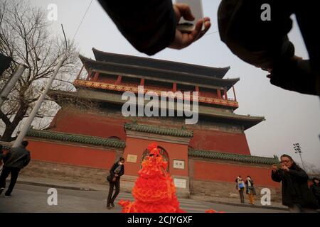 Chinese artist Kong Ning dressed in a 10-meter-long wedding gown made ...