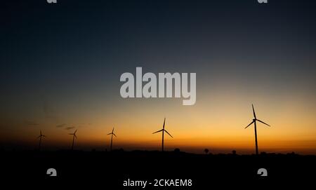 Sehnde, Germany. 16th Sep, 2020. The rising sun is behind a wind ...