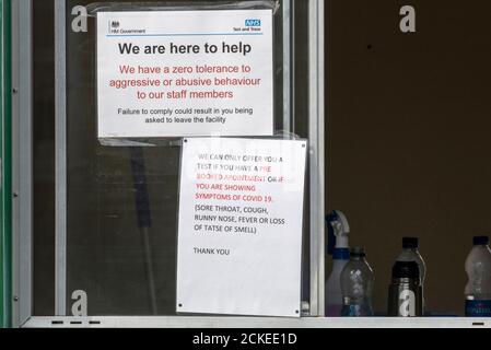 NHS zero tolerance sign Stock Photo - Alamy