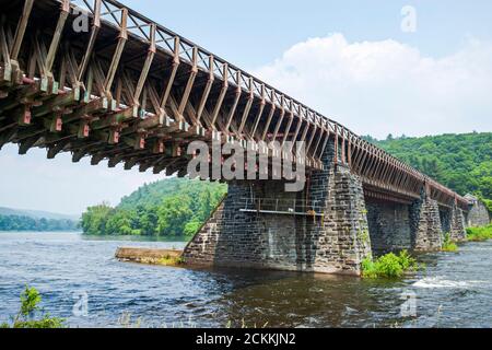 Roebling Delaware Aqueduct Stock Photo - Alamy