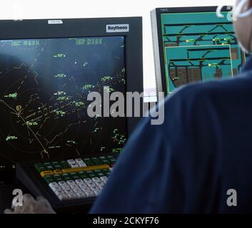 radar screen showing aircraft in UK airways and airspace centred on ...