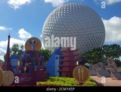 Spaceship Earth geodesic sphere at Epcot Theme Park and Center in Walt ...