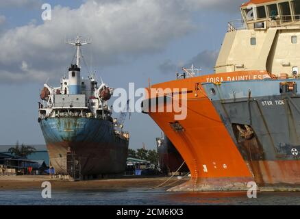 shipyards batam riau indonesia Stock Photo - Alamy