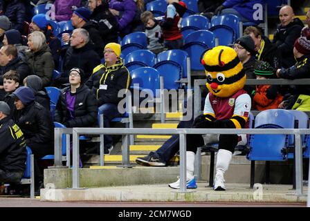 Burnley club mascot Bertie Bee Stock Photo - Alamy