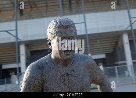 Bronze statue of Helmut Rahn, artist Inka Uzoma, Helmut-Rahn-Platz ...