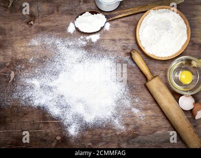 powdered flour on a brown wooden background Stock Photo - Alamy
