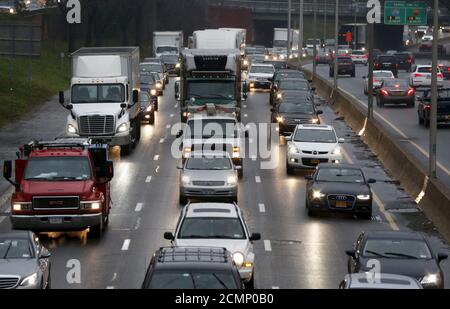 Traffic on Long Island Expressway New York Stock Photo - Alamy