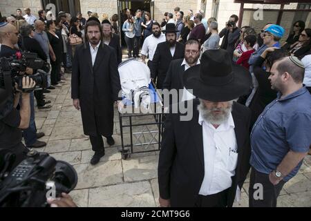 A 28 year-old Orthodox Jewish mother shows off her 3 day-old baby ...