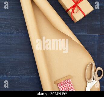 Gift container with brown ribbon on vintage wooden board copyspace ...