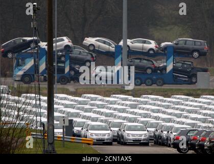 toyota factory - derby uk Stock Photo - Alamy