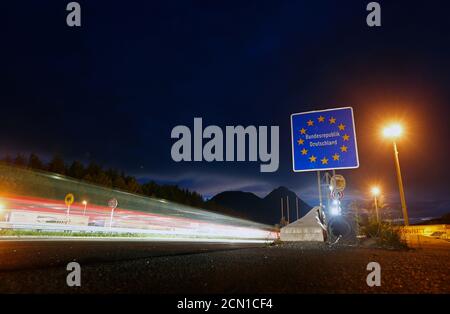 Border controls at the Austrian-German border, border crossing ...