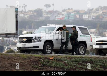 Customs and Border Protection officers watch operations of a VACIS at ...