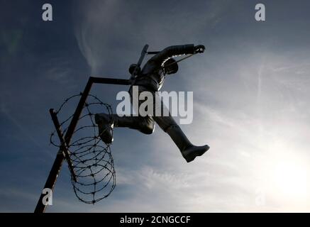 Jumping soldier, by Conrad Schumann, Berlin wall memorial site ...