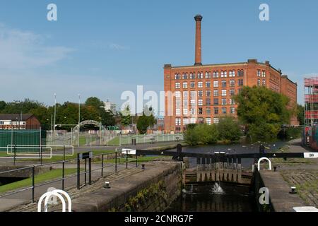Rochdale Canal, Miles Platting, Manchester, UK. Victoria Mill childrens ...