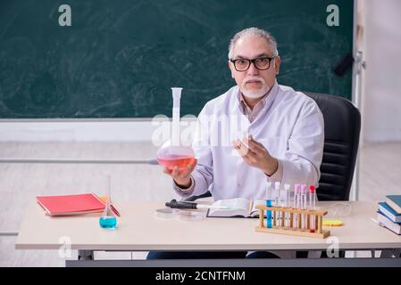 Experienced old scientist working in the laboratory Stock Photo - Alamy