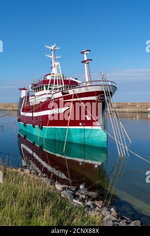 trawler harbour macduff moray fishing town Stock Photo - Alamy