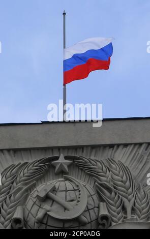 The Union Flag is lowered to half mast at Westminster Abbey after the ...