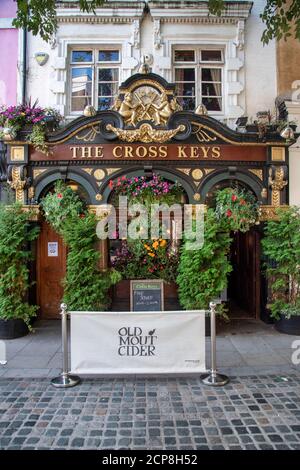 The Cross Keys pub, Covent Garden, London, England, UK Stock Photo - Alamy