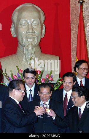 Jiang Zemin, general secretary of the Party Central Committee, visited ...