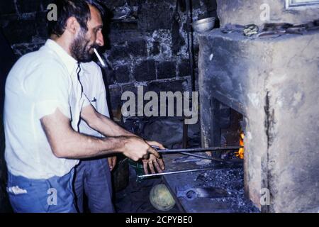 Blacksmiths in a forge, Diyarbakir, Turkey Stock Photo - Alamy