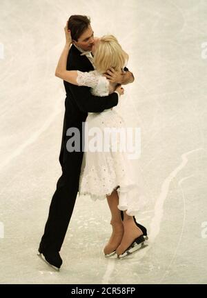 The Russian figure skating pair Oksana Domnina and Maxim Shabalin are ...