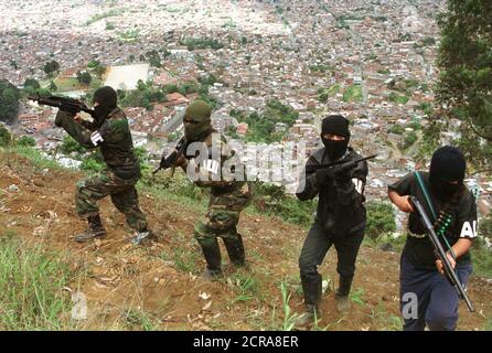 slum area in colombia Stock Photo - Alamy