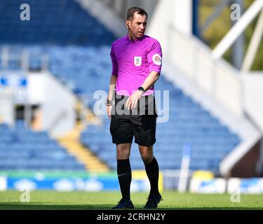 Referee, Peter Bankes in action Stock Photo - Alamy