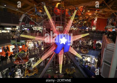 Indoor ferris wheel at the Toys 'R' Us store at Times Square in ...