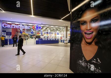 People shopping in a French Carrefour supermarket, France Europe Stock ...