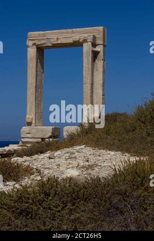 Day view of Portara marble gate in Naxos Stock Photo - Alamy