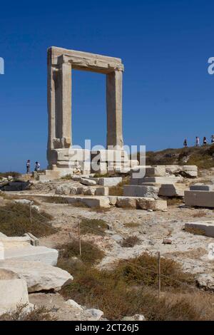 Day view of Portara marble gate in Naxos Stock Photo - Alamy