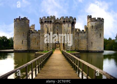 castle on moat in summer Stock Photo - Alamy