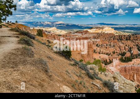Sunset Point lookout in Bryce Canyon National Park in Utah Stock Photo ...
