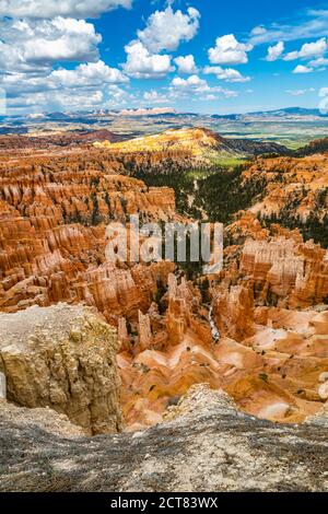 Inspiration Point lookout in Bryce Canyon National Park in Utah Stock ...