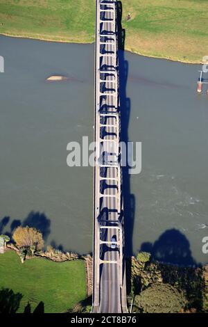 Balclutha Bridge - concrete bridge over the river Clutha - Otago, New ...