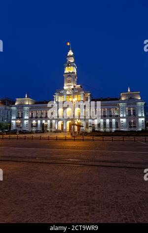 Rumania, Crisana, Arad, Town hall at night Stock Photo - Alamy