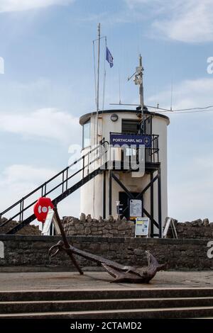The old pilot lookout tower at Porthcawl harbour in South Wales Stock ...