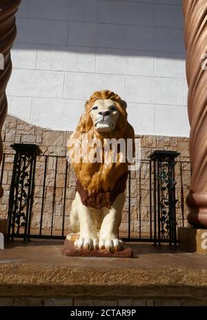 Greta Garbo with the MGM lion Stock Photo - Alamy