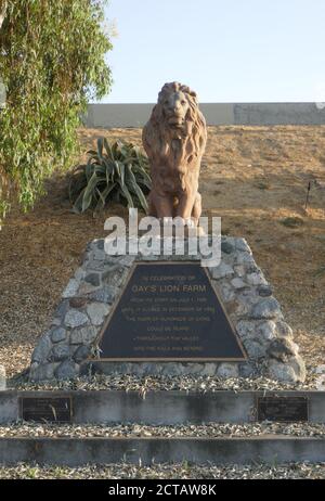 Greta Garbo with the MGM lion Stock Photo - Alamy