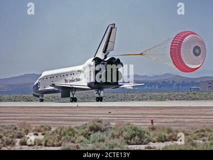 STS-49 Orbiter Endeavour landed at Edwards Air Force Base on May 16 ...