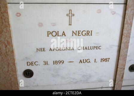 Charlie Chaplin & Pola Negri Stock Photo - Alamy