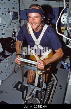 (2-11 Aug 1991) --- Astronaut G. David Low, STS-43 mission specialist ...