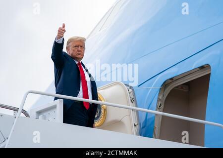 President Donald Trump boards Air Force One for a trip to Wisconsin ...