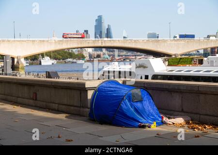 Homelessness in London, victoria embankment homeless, uk Stock Photo ...