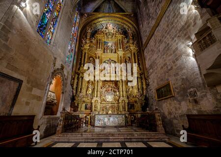 Capilla del Corpus Christi, retablo barroco de madera dorada y ...